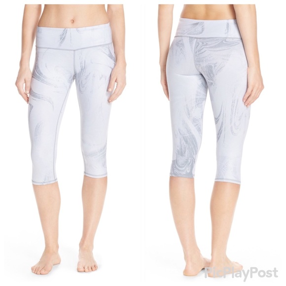 ALO Yoga | Pants & Jumpsuits | Alo Yoga Airbrushed Capris In White ...